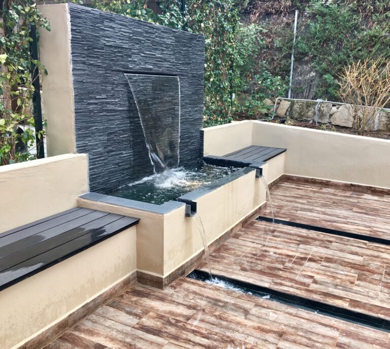 Magníficas terrazas con fuentes de agua. - TERRAZAS CASA